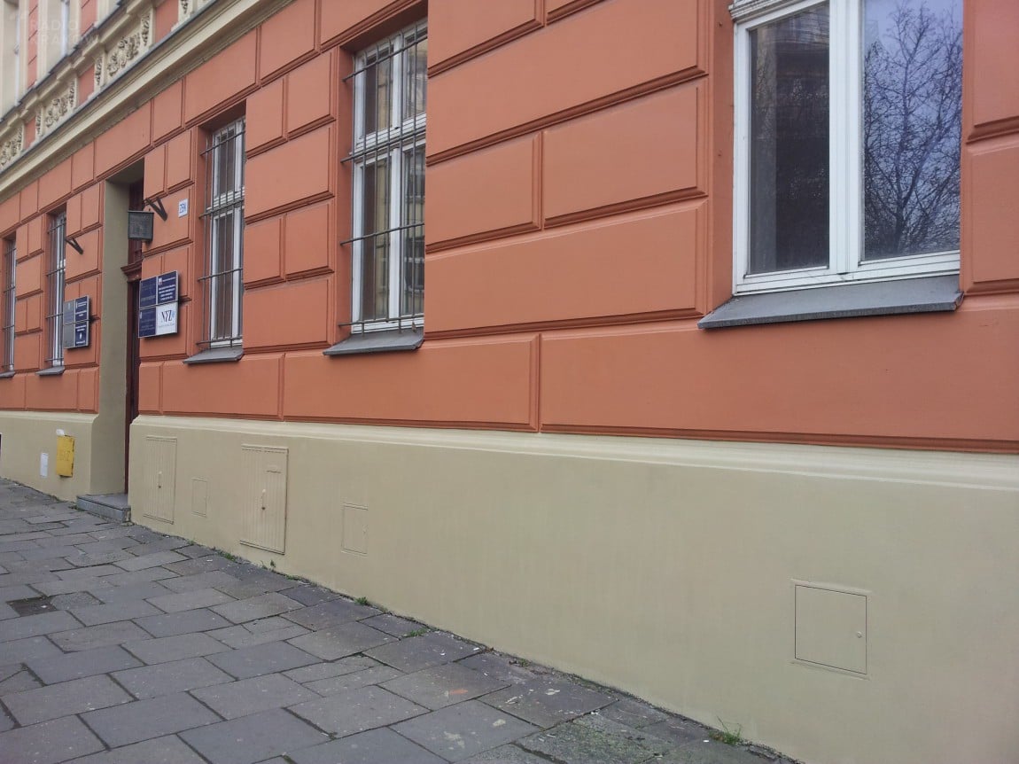 Gigantyczne graffiti zniknęło z jednego z zabytkowych murów w Krakowie