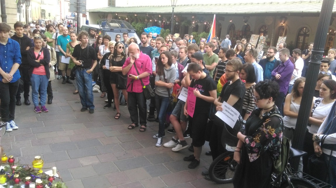 Krakowianie oddali hołd ofiarom tragicznej strzelaniny w Orlando