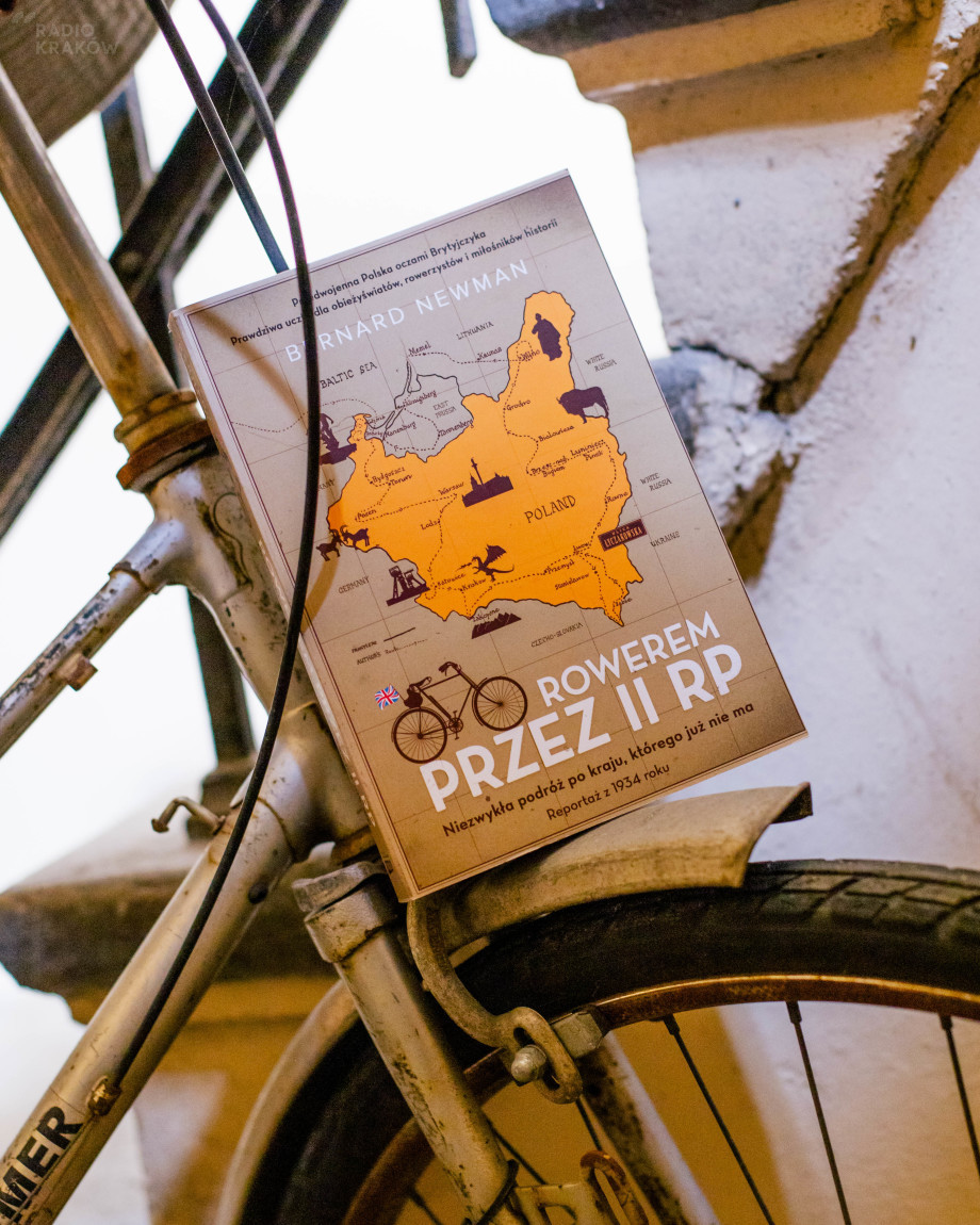 "ROWEREM PRZEZ II RP." BERNARD NEWMAN - reportaż z 1934 roku