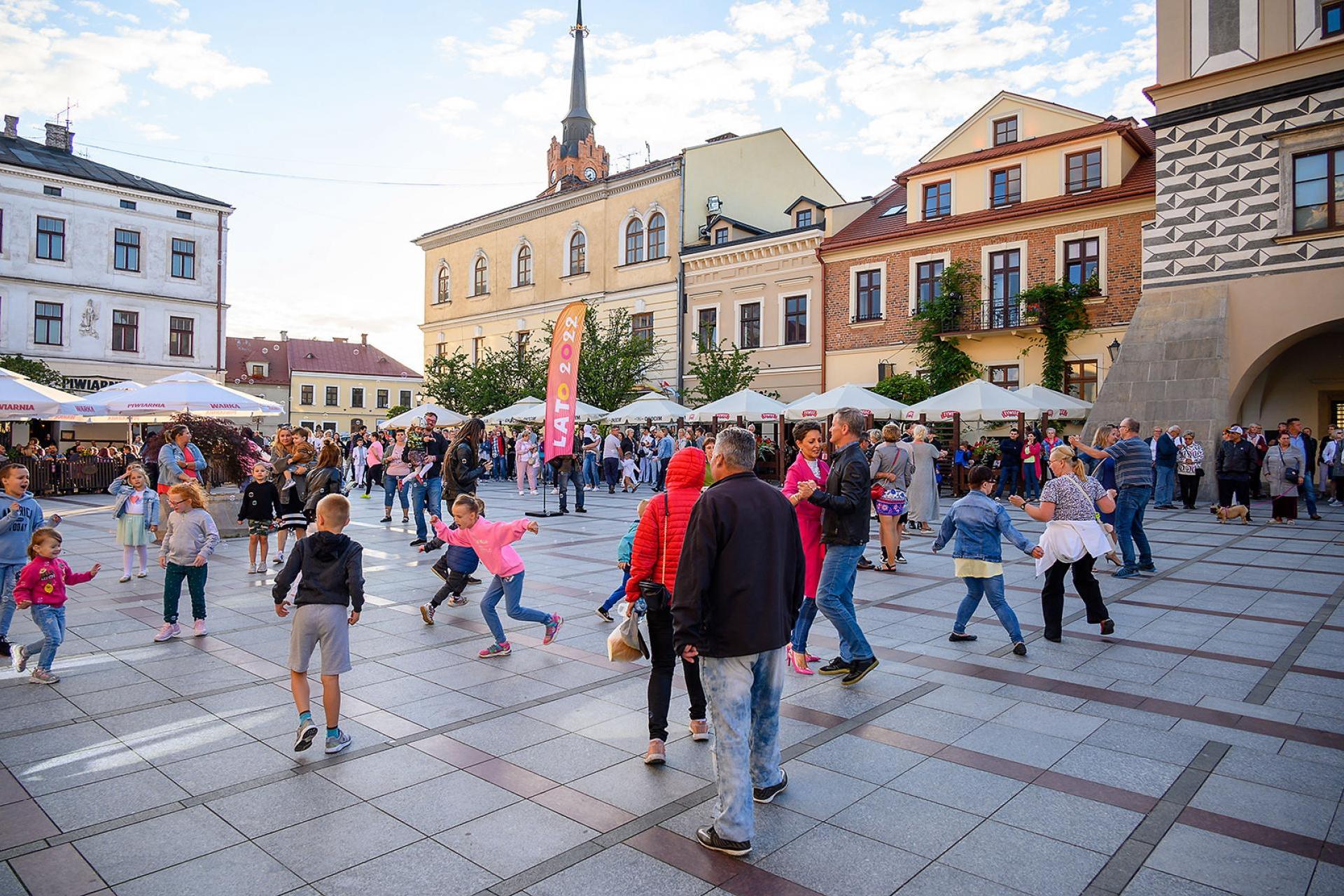 Wakacyjna potańcówka na tarnowskim rynku
