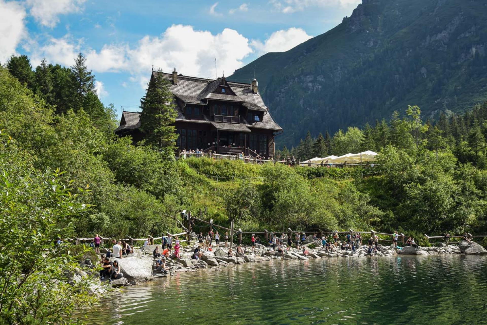 Podczas wakacji Tatry odwiedziło około 1,7 mln turystów, a 3,4 mln od ...