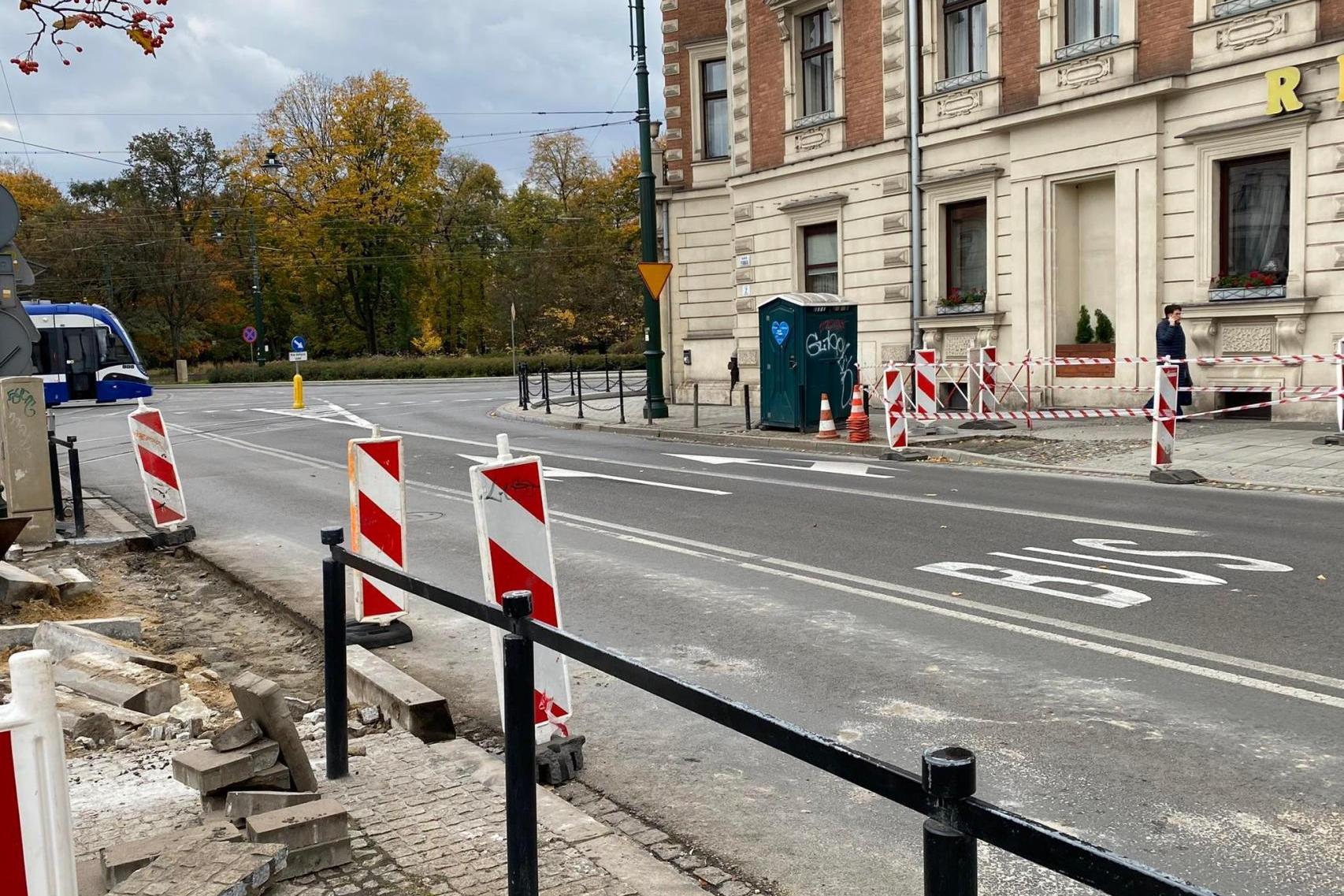 Na ulicy Pawiej w Krakowie powstaje nowe przejście dla pieszych