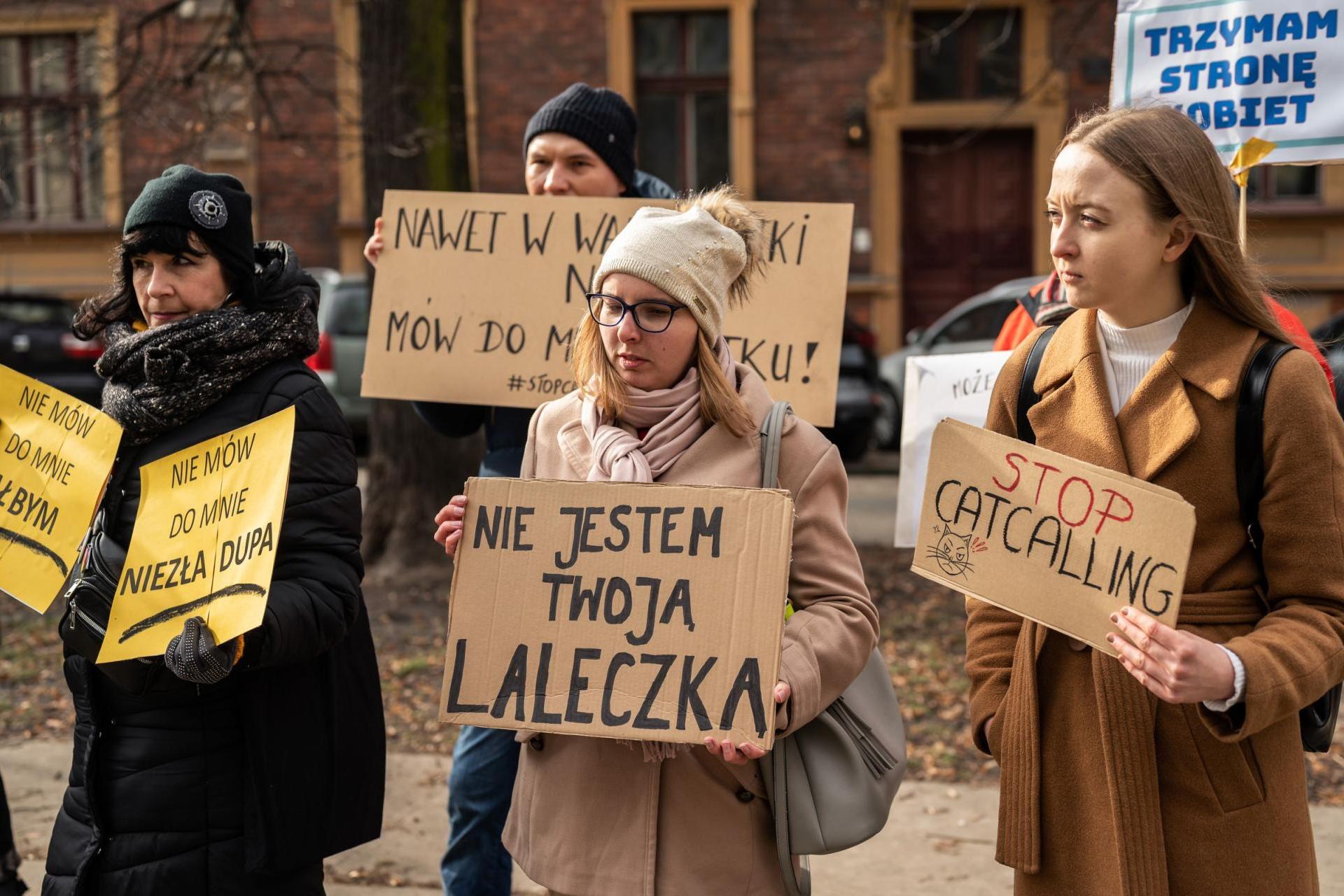 Aktywistki ruchu Polska 2050 zwracają uwagę na problem molestowania w ...