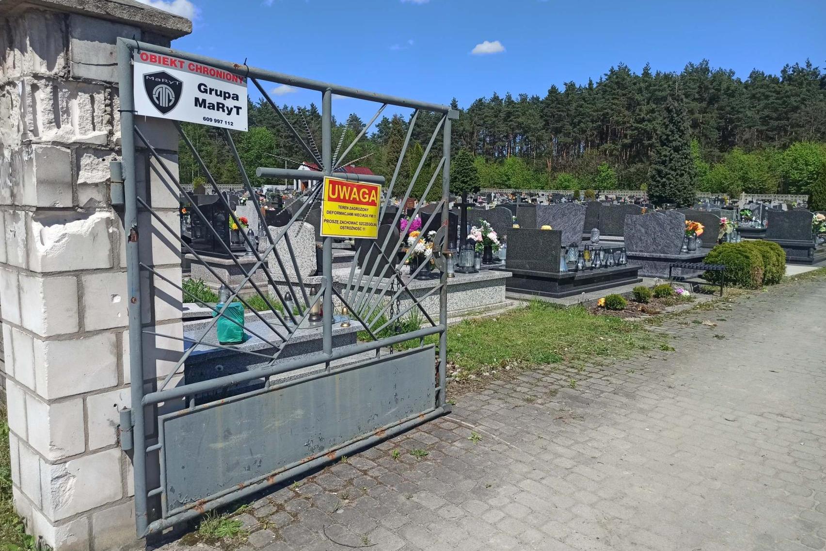 Trzebinia: Mieszkańcy osiedla Gaj obchodzą zakaz wstępu na cmentarz