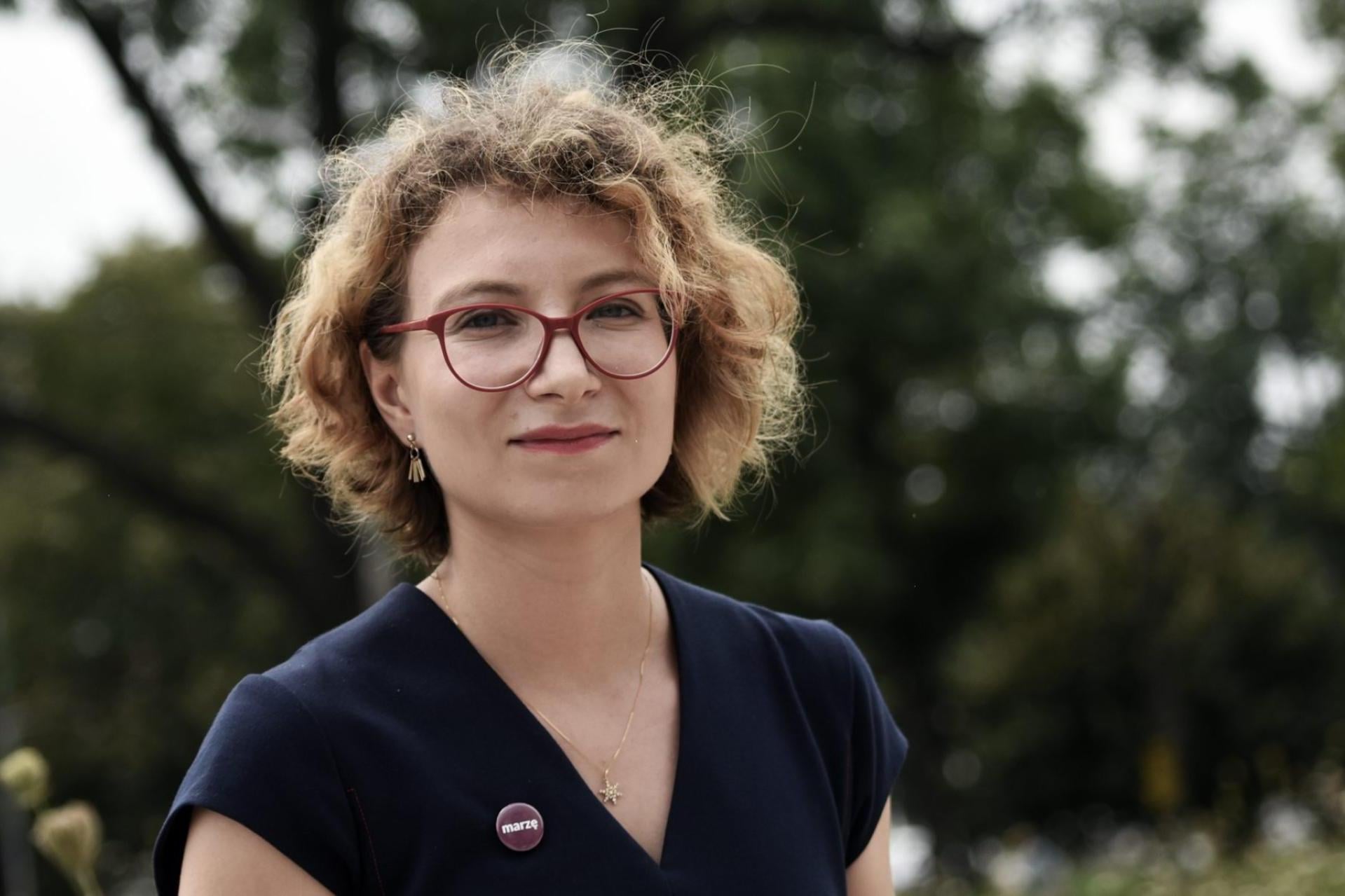 Olkusz: Daria Gosek-Popiołek zamalowała wulgarne, antyukraińskie napisy