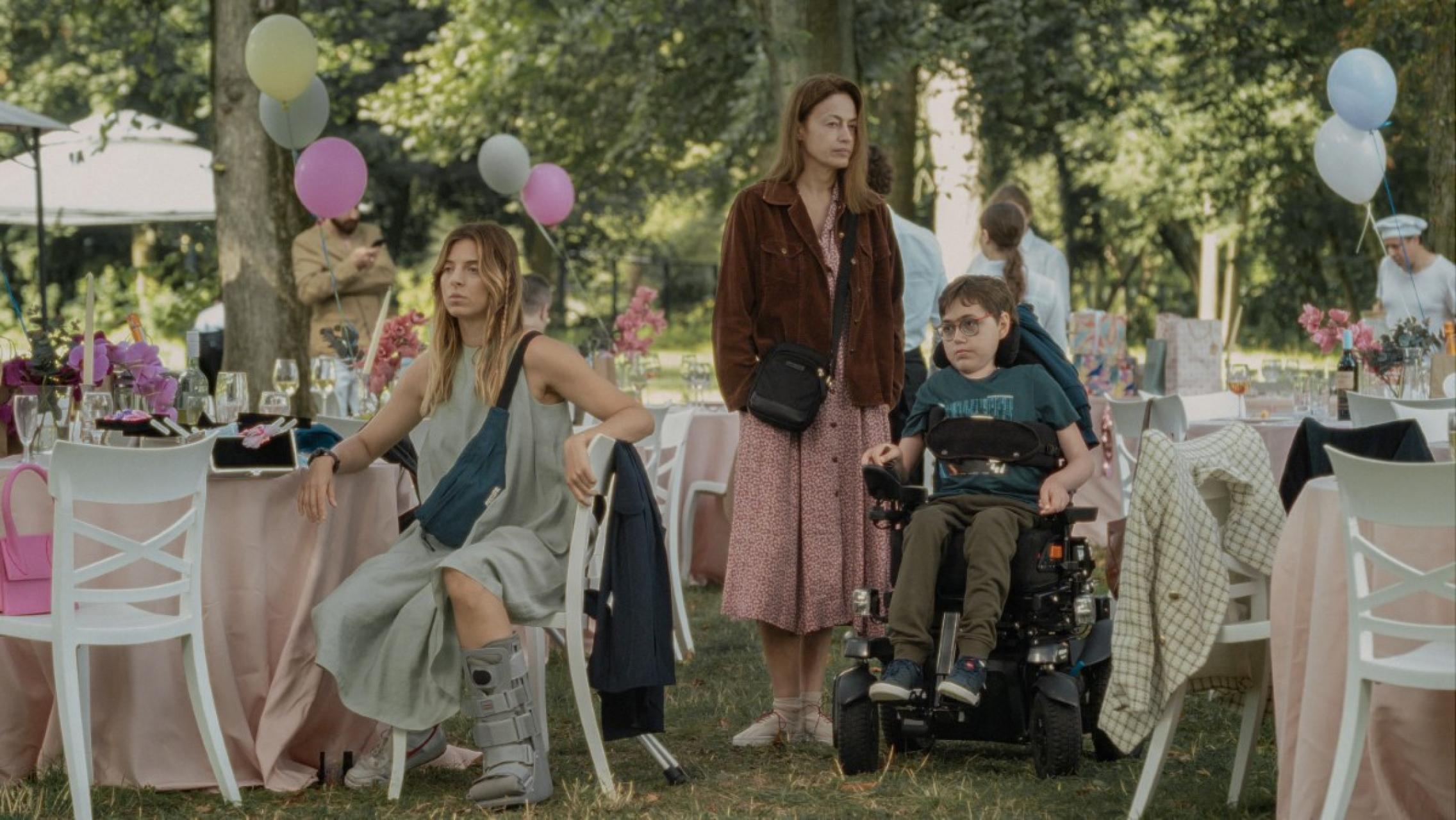 Odwaga, humor i proza życia. Dlaczego warto zobaczyć "Matki pingwinów"?