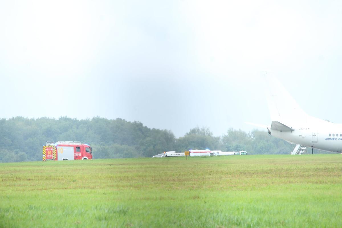 Groźna sytuacja na lotnisku Kraków Airport. Samolot wypadł z pasa
