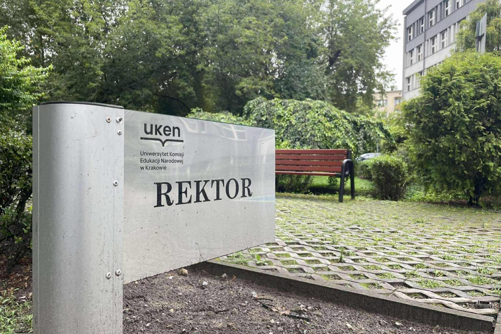 UKEN wstrzymał kierunek "Etyka – mediacje i negocjacje". Studenci ...