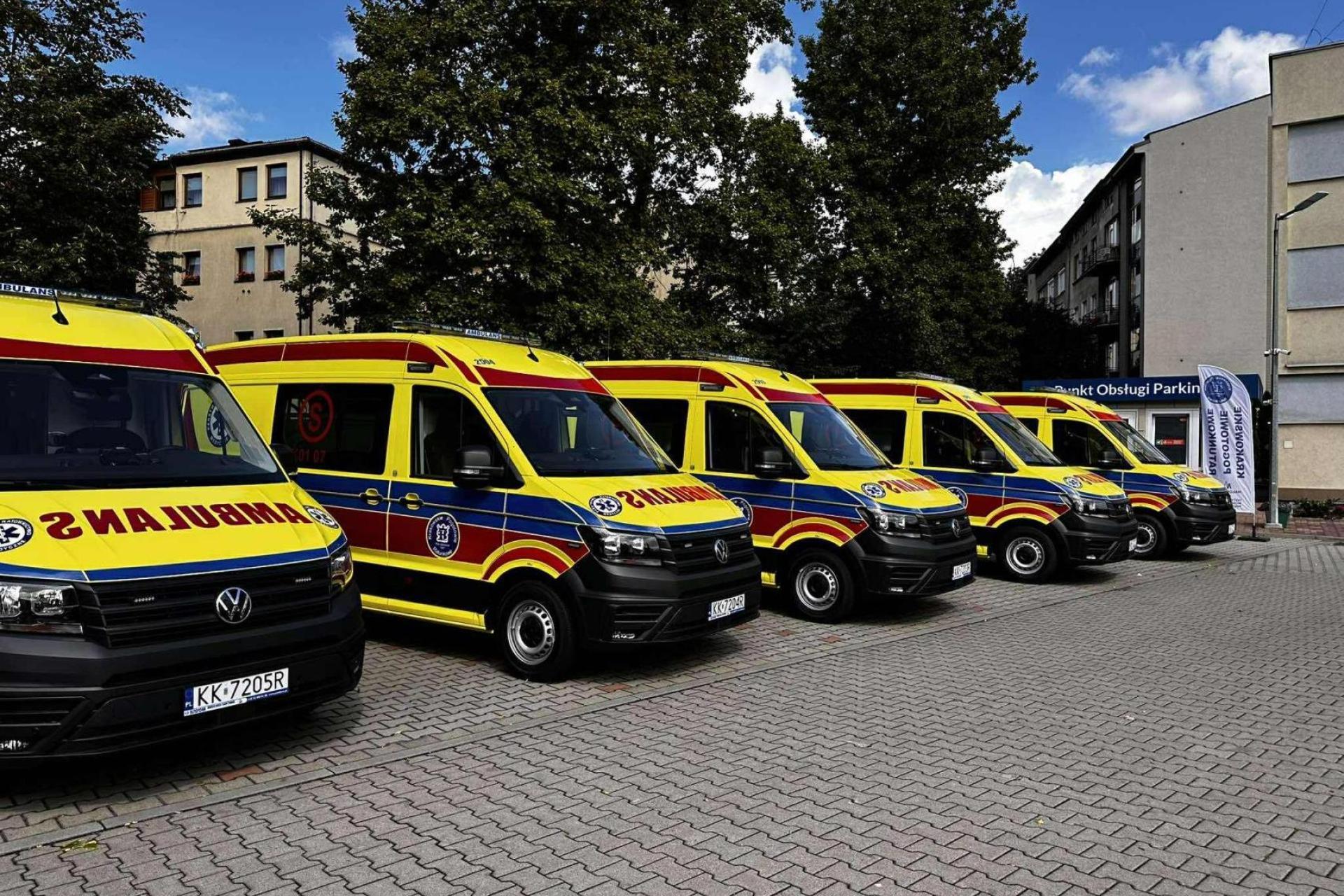 Krakowskie Pogotowie Ratunkowe ma dwie nowe, specjalistyczne karetki