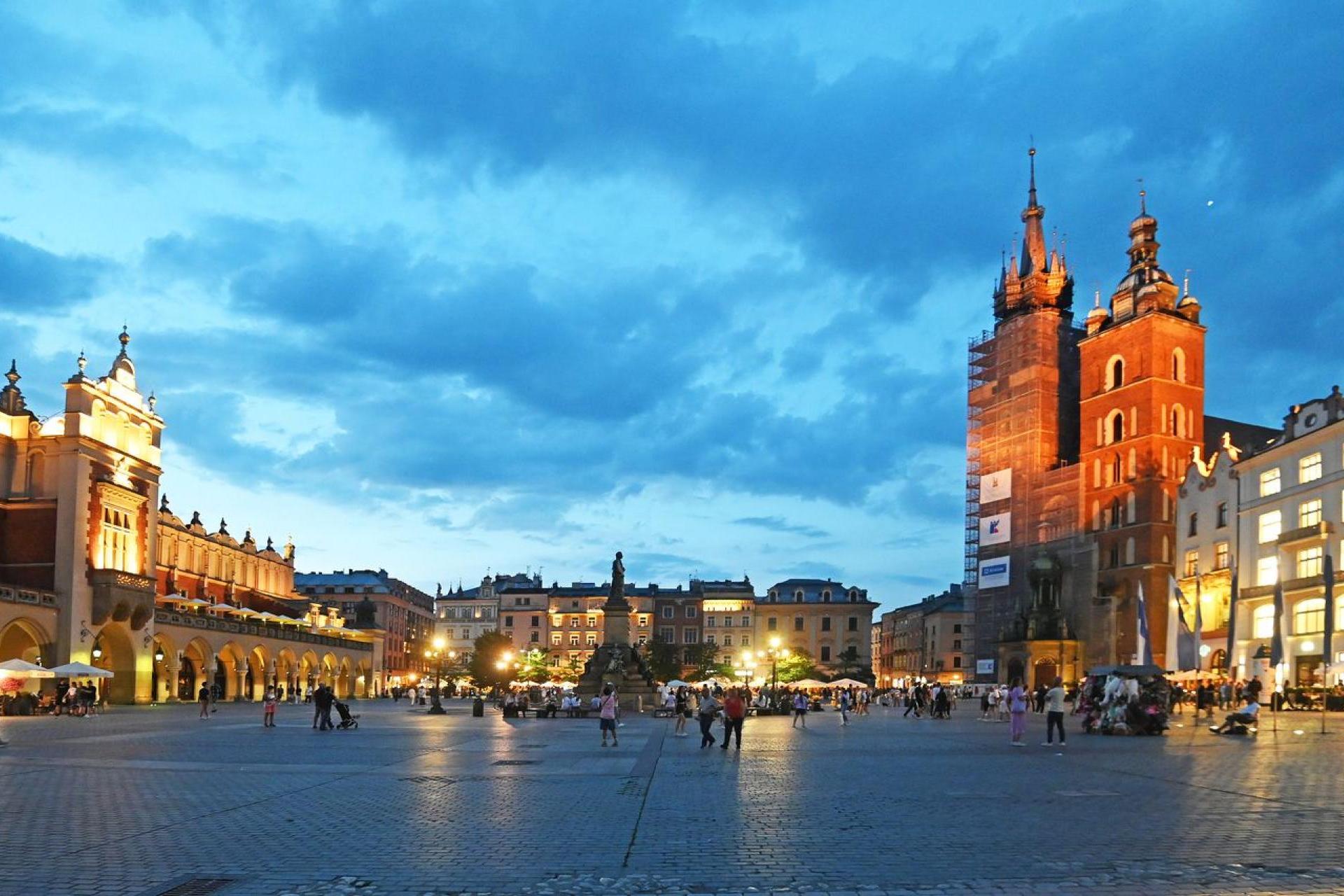 Zaparkował auto na... Rynku Głównym. Teraz grożą mu surowe konsekwencje