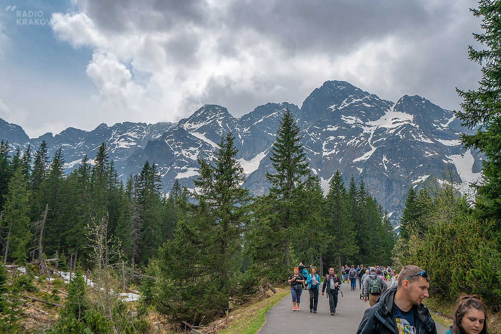 Weekendowy najazd turystów na Tatry. Najbardziej oblegana droga do ...